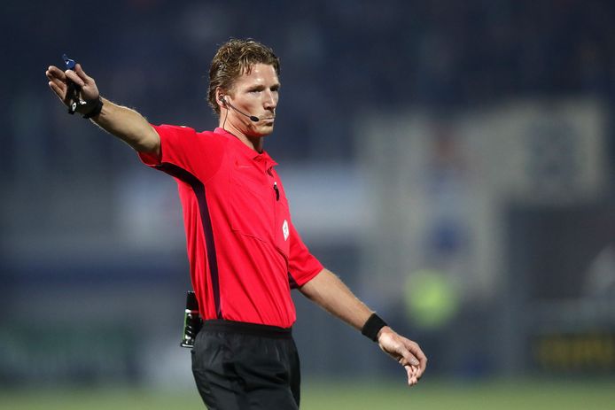 Nederland kent 17 miljoen scheidsrechters. Ben jij er 1 van? | FC Breukelen